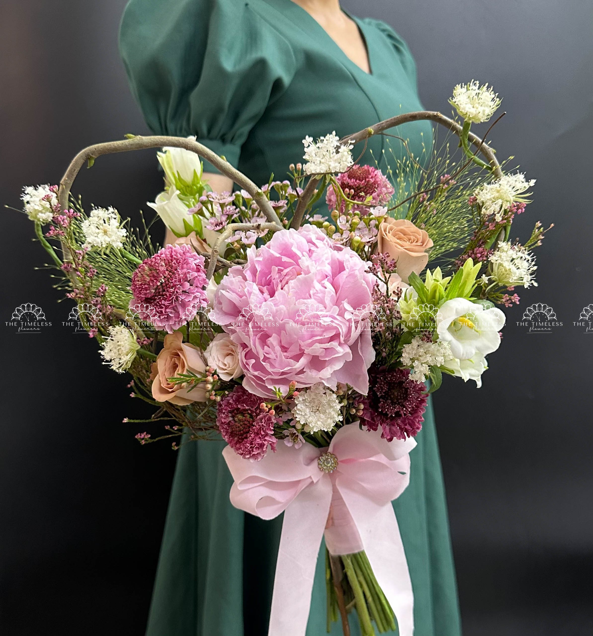 Hoa cưới Mẫu Đơn Hồng Sarah A199 - The Time Less Flowers